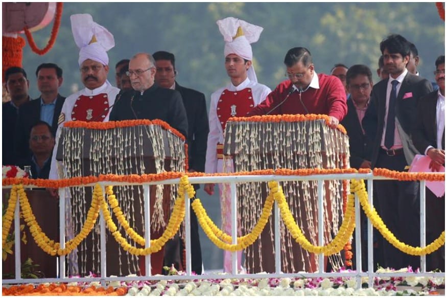 Arvind Kejriwal Swearing-in Ceremony Pictures From Ramlila Maidan - News18