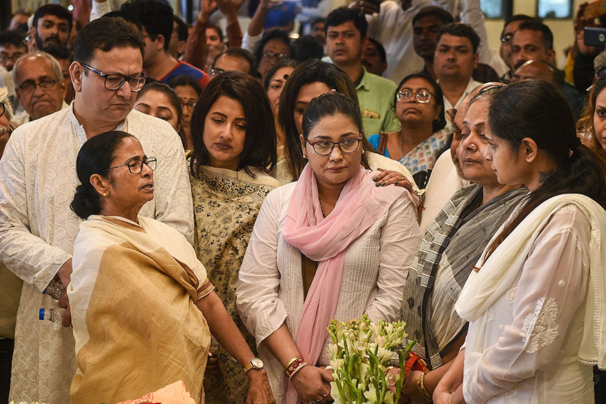 Tapas Pal's Funeral: West Bengal CM Mamata Banerjee Pays Her Last Respects - News18