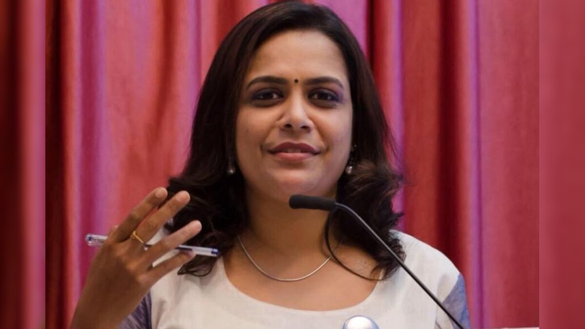 Watch: Kerala News Presenter Realised She Won an Award On-Air, Her ...