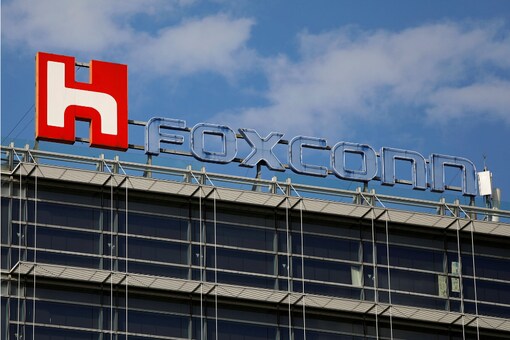 Apple Partner Foxconn to Make Ventilators in US to Fight the ...
