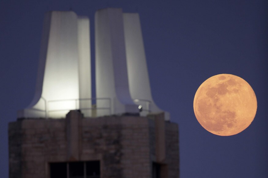 Amazing Photos of Largest Super Moon Around The World - News18