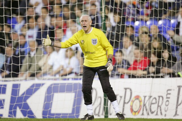 'Hero and a Gentleman': Ex-Chelsea Goalkeeper 'The Cat' Peter Bonetti ...