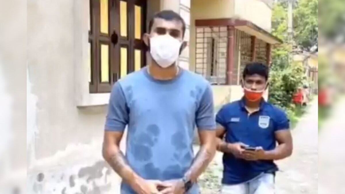 Subhashish Bose Providing Meals for Daily Wage Labourers Amidst ...