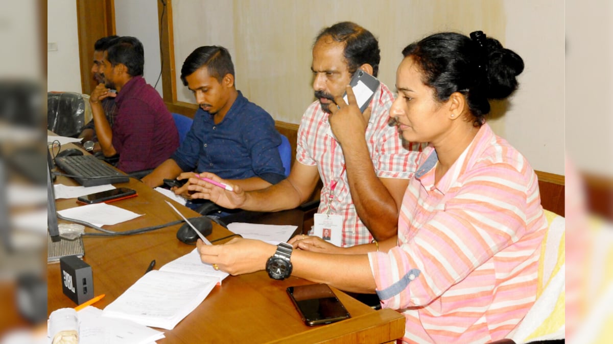 IWL Winning-coach Priya PV Volunteering at Helpline Centre During ...