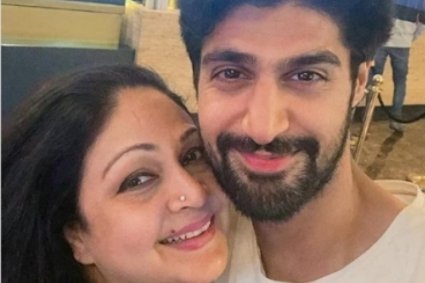 Rati Agnihotri Teaches Son Tanuj To Cook Via Video Call News18