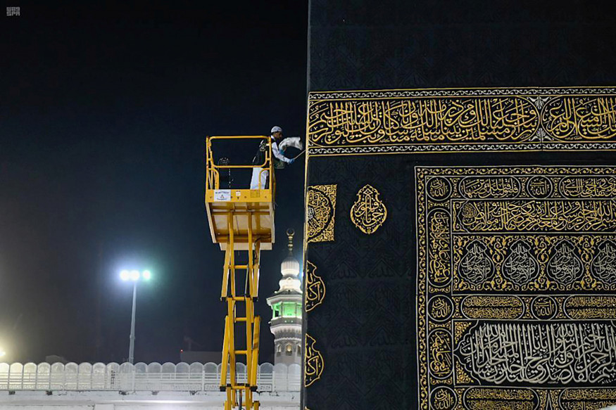Ramadan 2020: Islam's Holiest Site Kaaba in Mecca Undergo Sanitisation ...