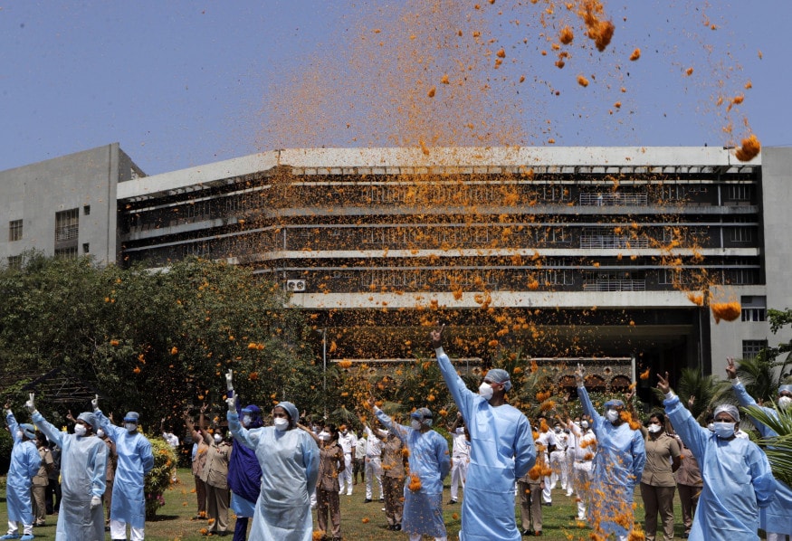 Armed Forces Shower Petals Pan India to Honour Corona Warriors - News18