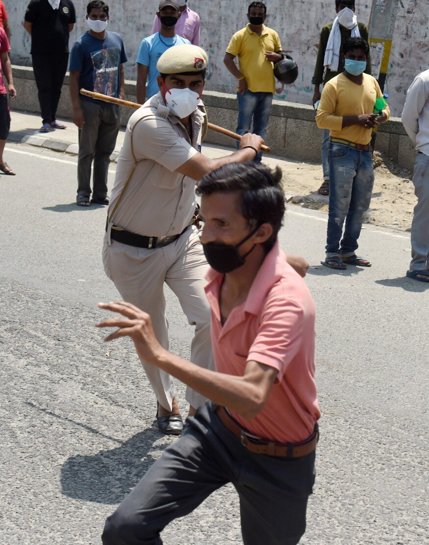 Social Distancing Goes for a Toss as Hundreds Tipplers Throng Liquor ...