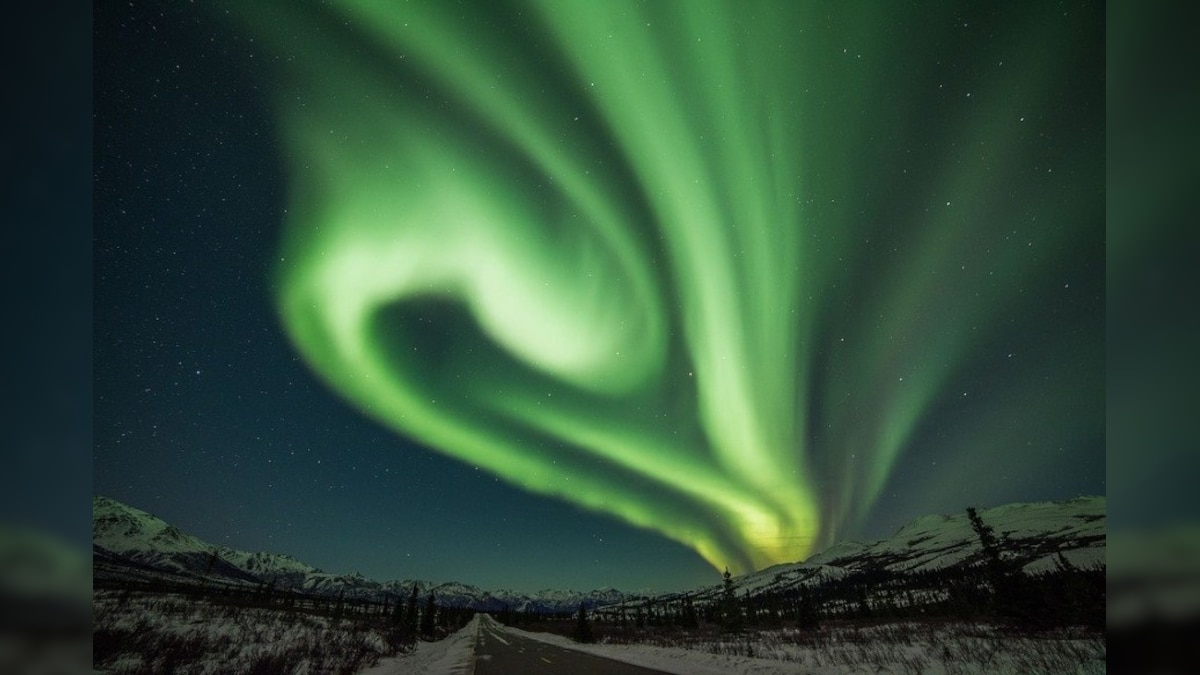 Earth's North Magnetic Pole Has Shifted All the Way from Canada to ...