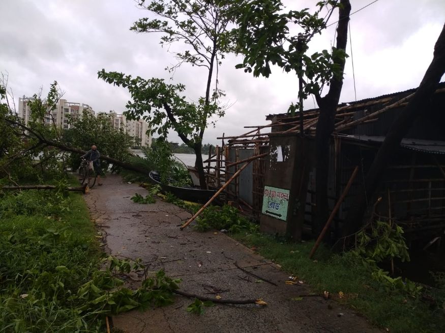 Cyclone Amphan Hits West Bengal; High-Speed Winds Uproot Trees ...