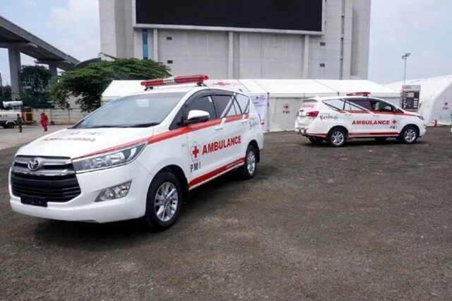 Toyota Donates Modified Innova Crysta Ambulances to Red Cross, Health ...
