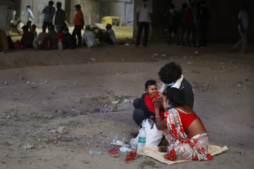 Heartbreaking Photos of Migrants Struggling To Go Home - News18