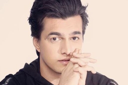 TV Star Mohsin Khan's Fans Surprise Him With Sweets - News18