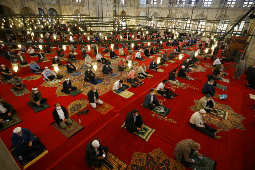 COVID-19: Muslims Around The World Return to Mosques, at a Distance