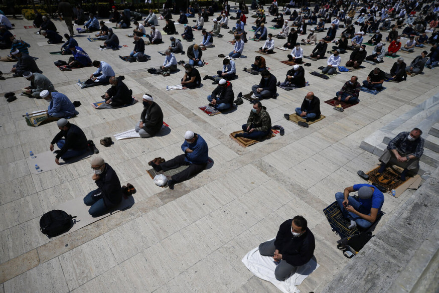 COVID-19: Muslims Around The World Return to Mosques, at a Distance