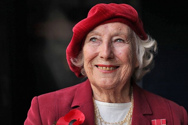 Vera Lynn, Voice of Hope in Wartime Britain, Dies at 103