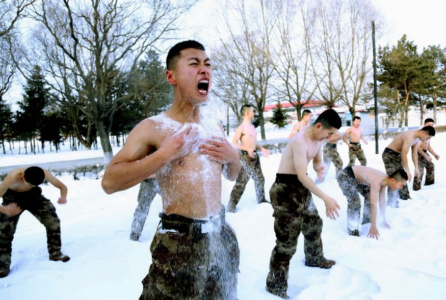 Chinese Army Undergo Insanely Difficult Military Training in Sub-Zero ...