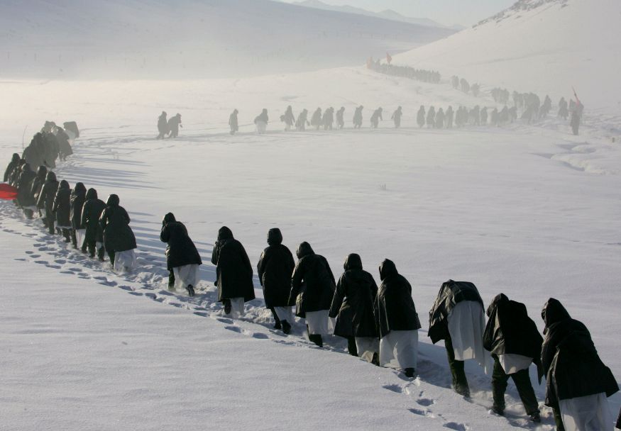 Chinese Army Undergo Insanely Difficult Military Training in Sub-Zero ...