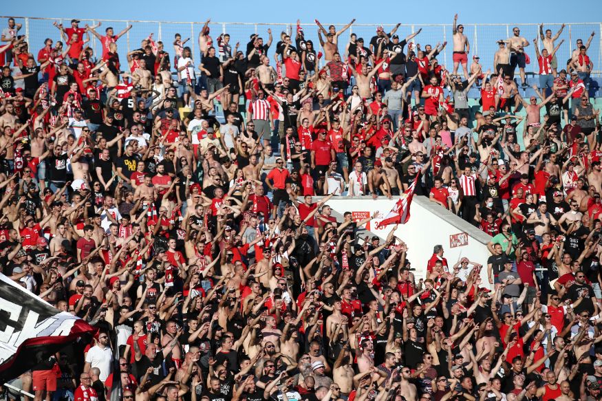 Social Distancing Goes For a Toss as Thousands of Fans Throng Stadium ...