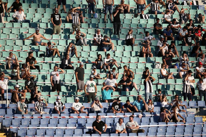 Social Distancing Goes For a Toss as Thousands of Fans Throng Stadium ...