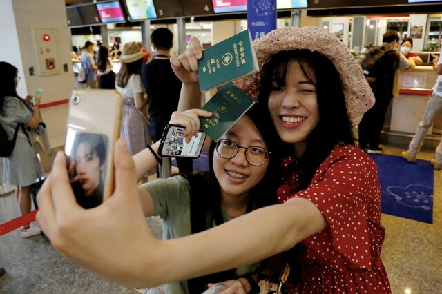 Taiwan Introduces Fake Flights for Its Holiday-starved Tourists Amid ...