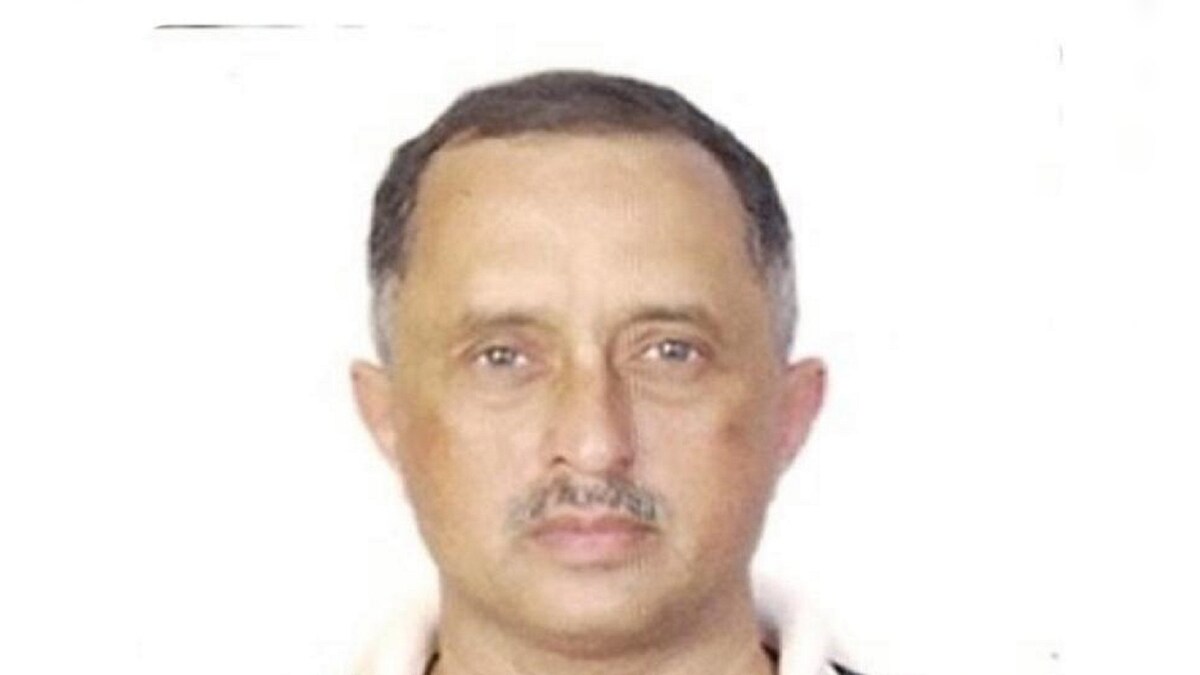 Captain Deepak Sathe, Commander of Ill-fated Air India Flight, Was a ...