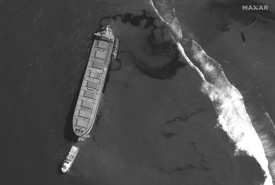 Mauritius Oil Spill in the Indian Ocean: Clean-up Ops in Full Swing ...