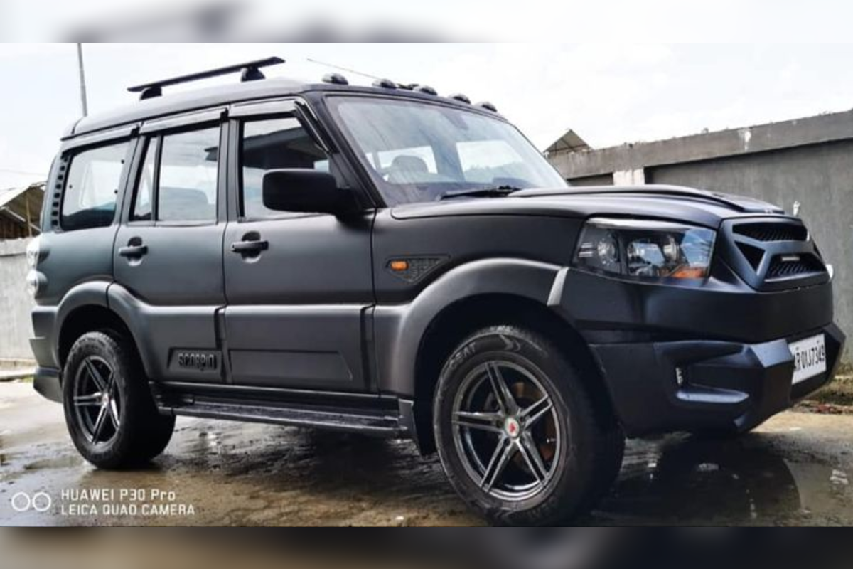 Modified Mahindra Scorpio Black