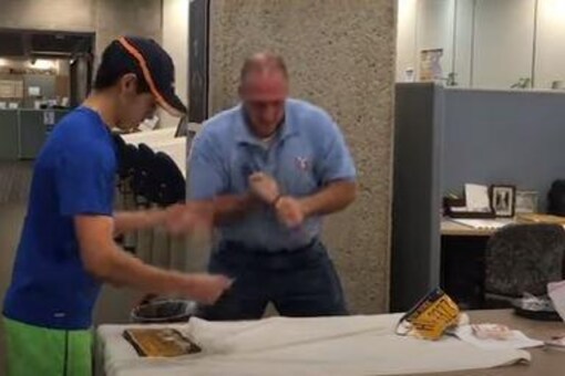 US Man Sets Guinness World Record by Tearing 29 Car License Plates With ...