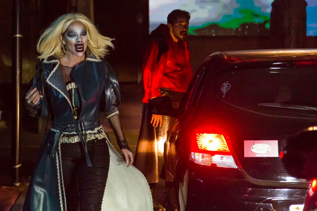 Brazilian Horror-themed Park Reopens as Drive-Through During ...