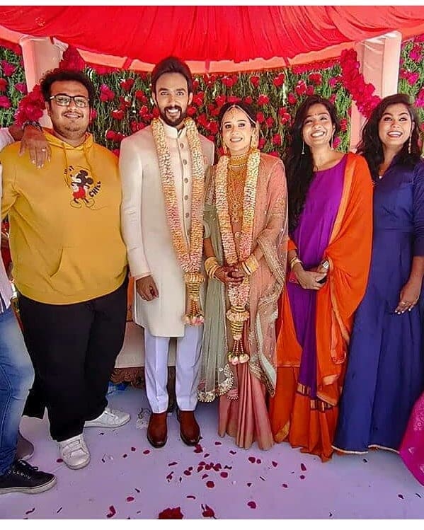 Bigg Boss Tamil 1 Winner Arav Nafeez Marries Actress Raahei in Chennai ...