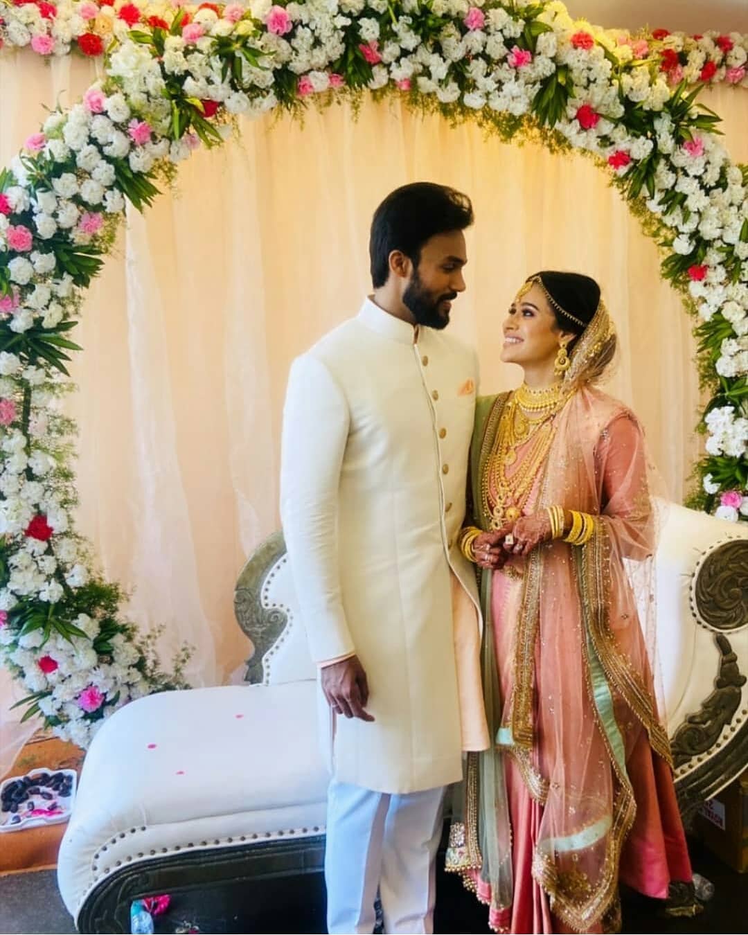 Bigg Boss Tamil 1 Winner Arav Nafeez Marries Actress Raahei in Chennai ...