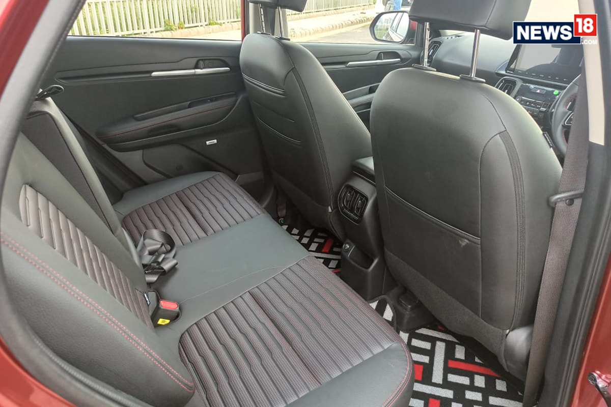 Kia Sonet: Take a Closer Look at its Exterior, Interior, Design and ...