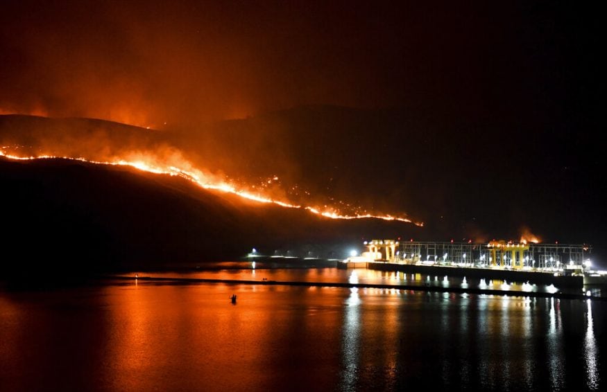 In Pictures: Massive Fire & Thick Smoke Turns Skies Orange in ...