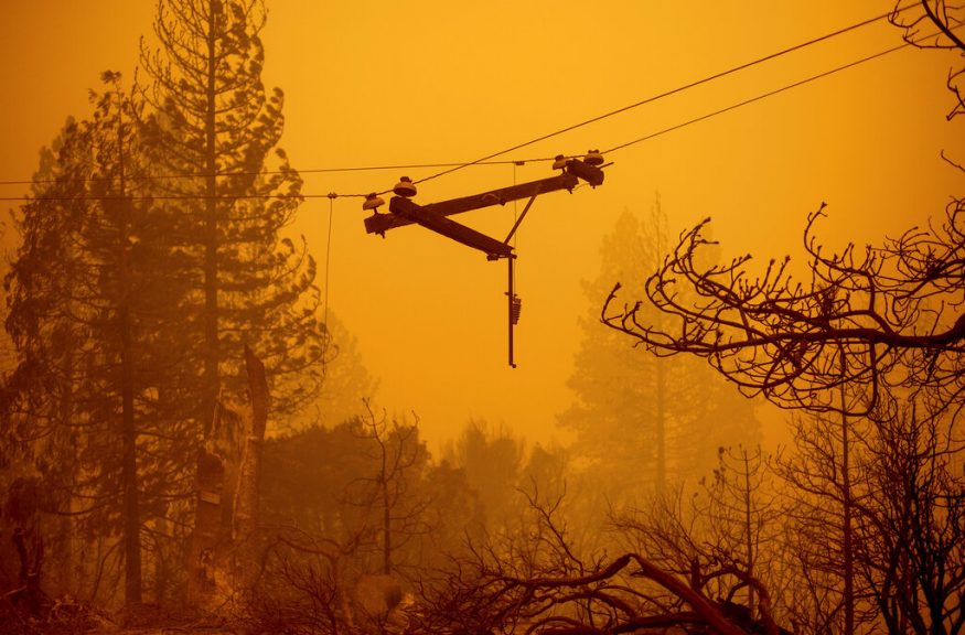 In Pictures Massive Fire And Thick Smoke Turns Skies Orange In
