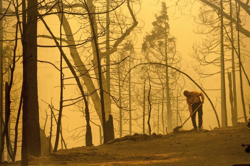 In Pictures Massive Fire And Thick Smoke Turns Skies Orange In