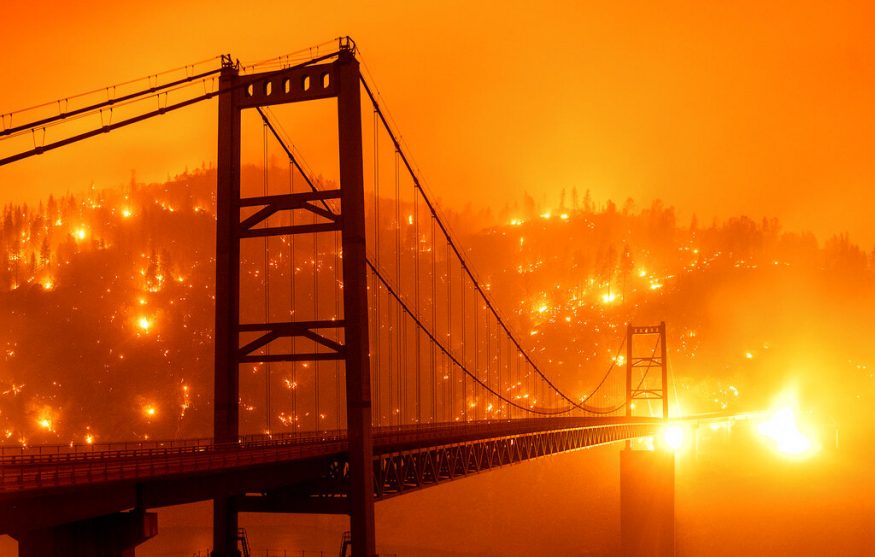In Pictures Massive Fire And Thick Smoke Turns Skies Orange In