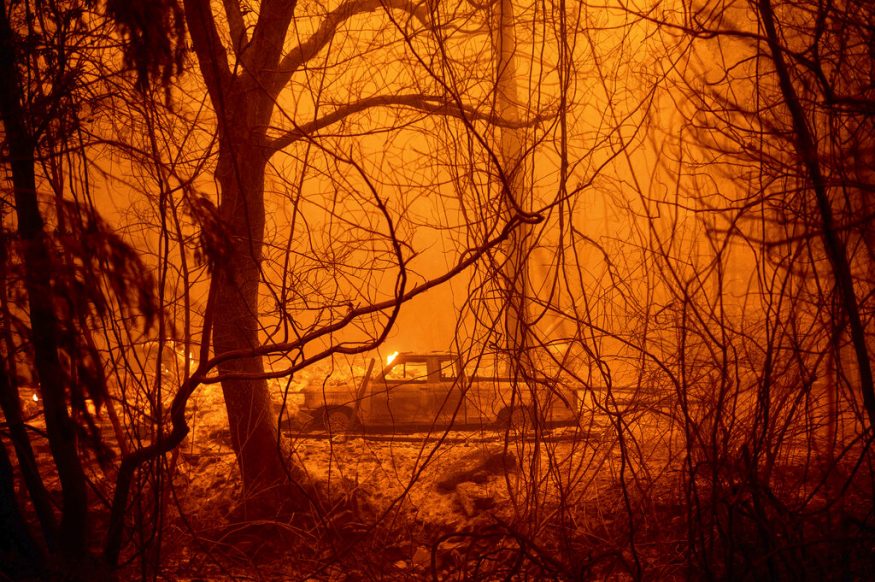 In Pictures: Massive Fire & Thick Smoke Turns Skies Orange in ...