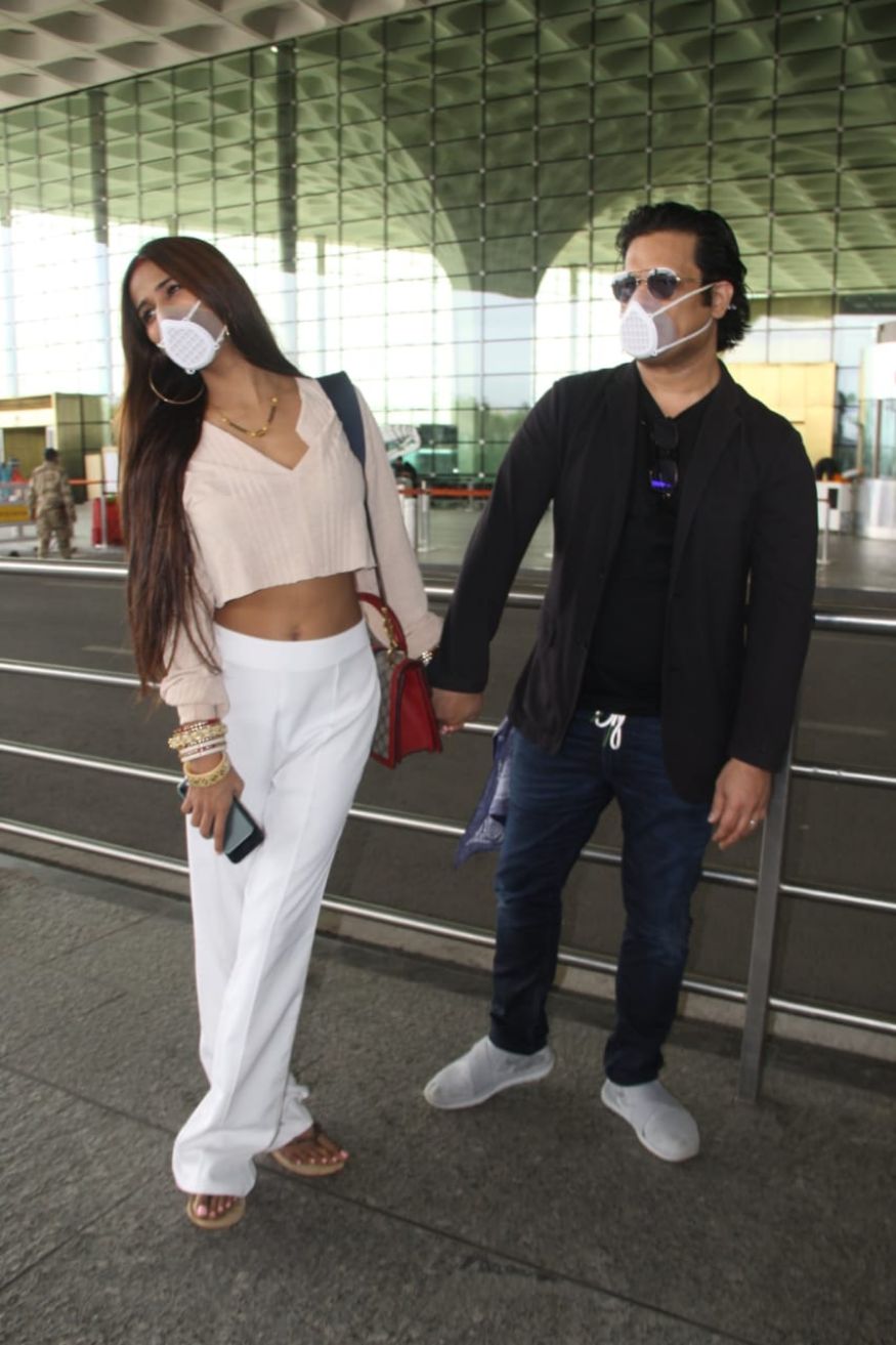 PICS: Poonam Pandey & Sam Bombay Leave For Their Honeymoon - News18