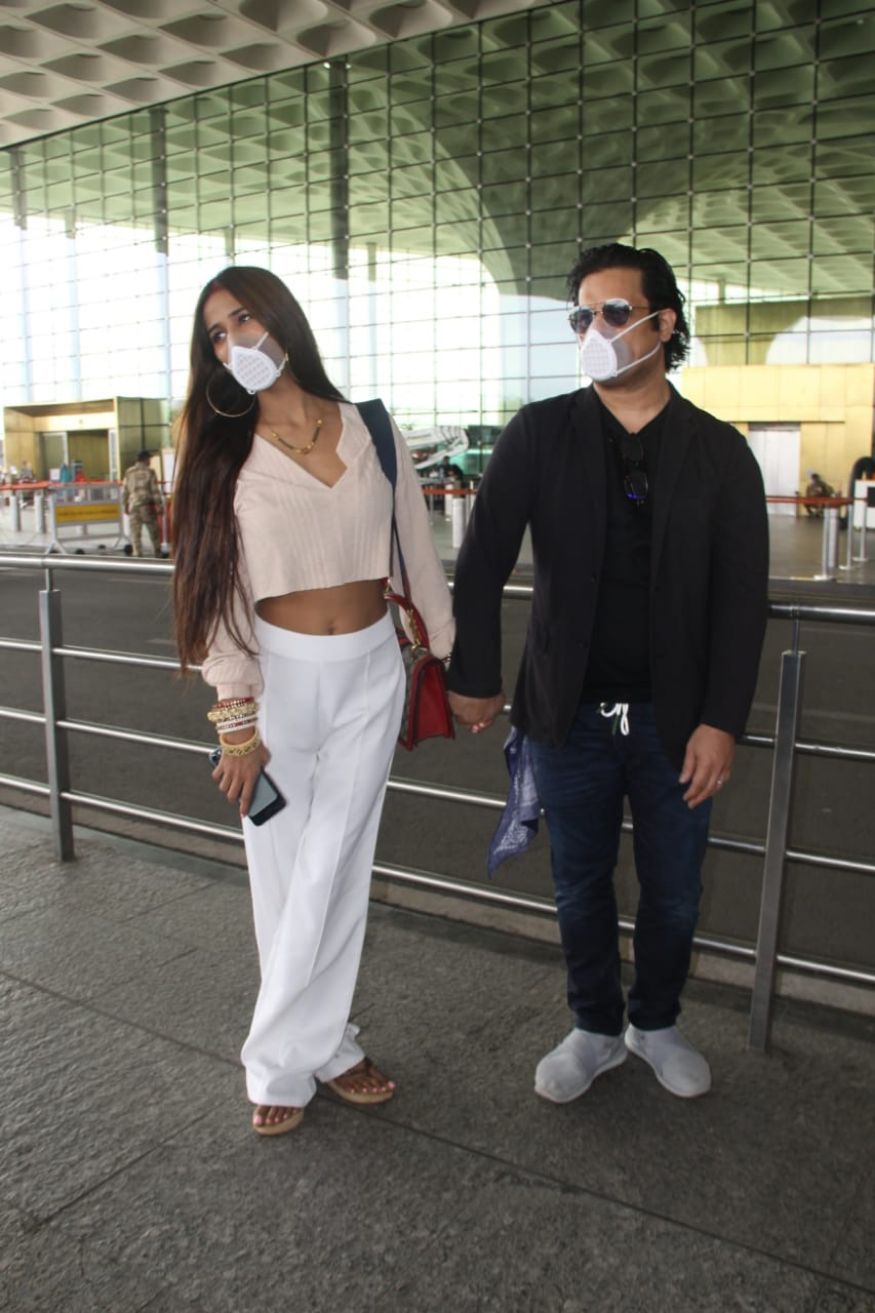 PICS: Poonam Pandey & Sam Bombay Leave For Their Honeymoon - News18