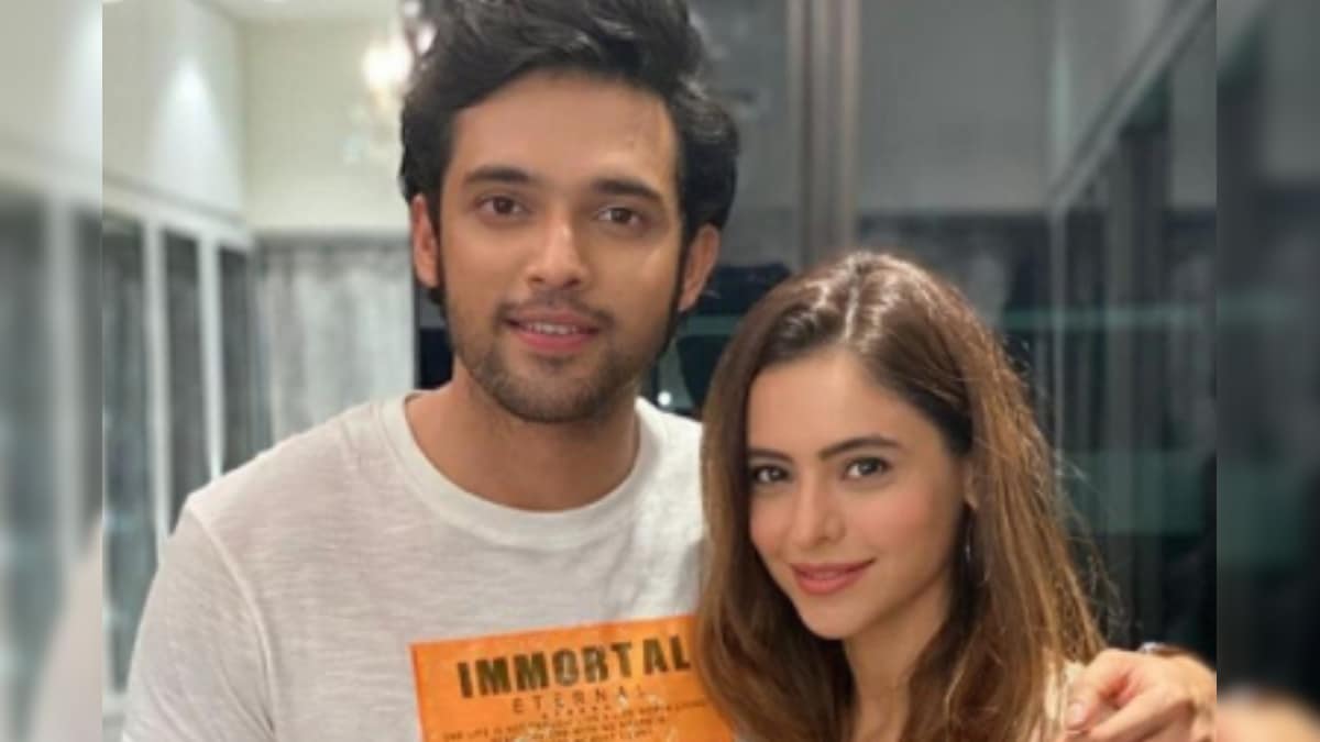 Aamna Sharif Shares Pic with Parth Samthaan, Karishma Tanna and Uday ...