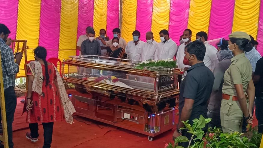 SP Balasubrahmanyam's Funeral: Veteran Singer Laid to Rest at His ...