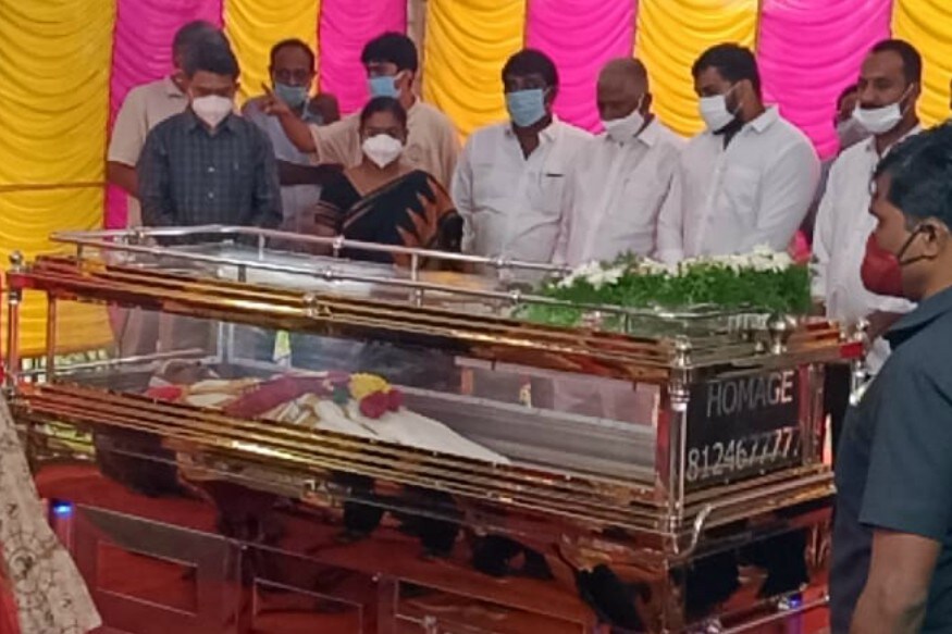 SP Balasubrahmanyam's Funeral: Veteran Singer Laid to Rest at His ...