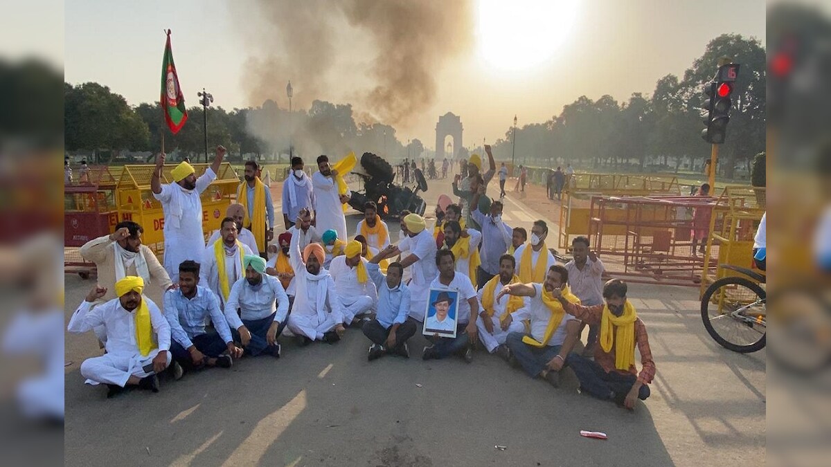 Tractor Set on Fire Near Delhi's India Gate to Protest Farm Bills in ...