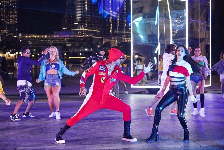 Kiara Advani Sets Temperature Soaring With Her Moves in Burj Khalifa ...