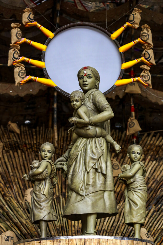 Durga Puja 2020: Goddess Durga Takes the Form of Migrant Mother in This ...