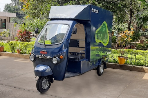Kinetic Safar Jumbo 1-Ton Electric Three Wheeler With 120-Km Range ...