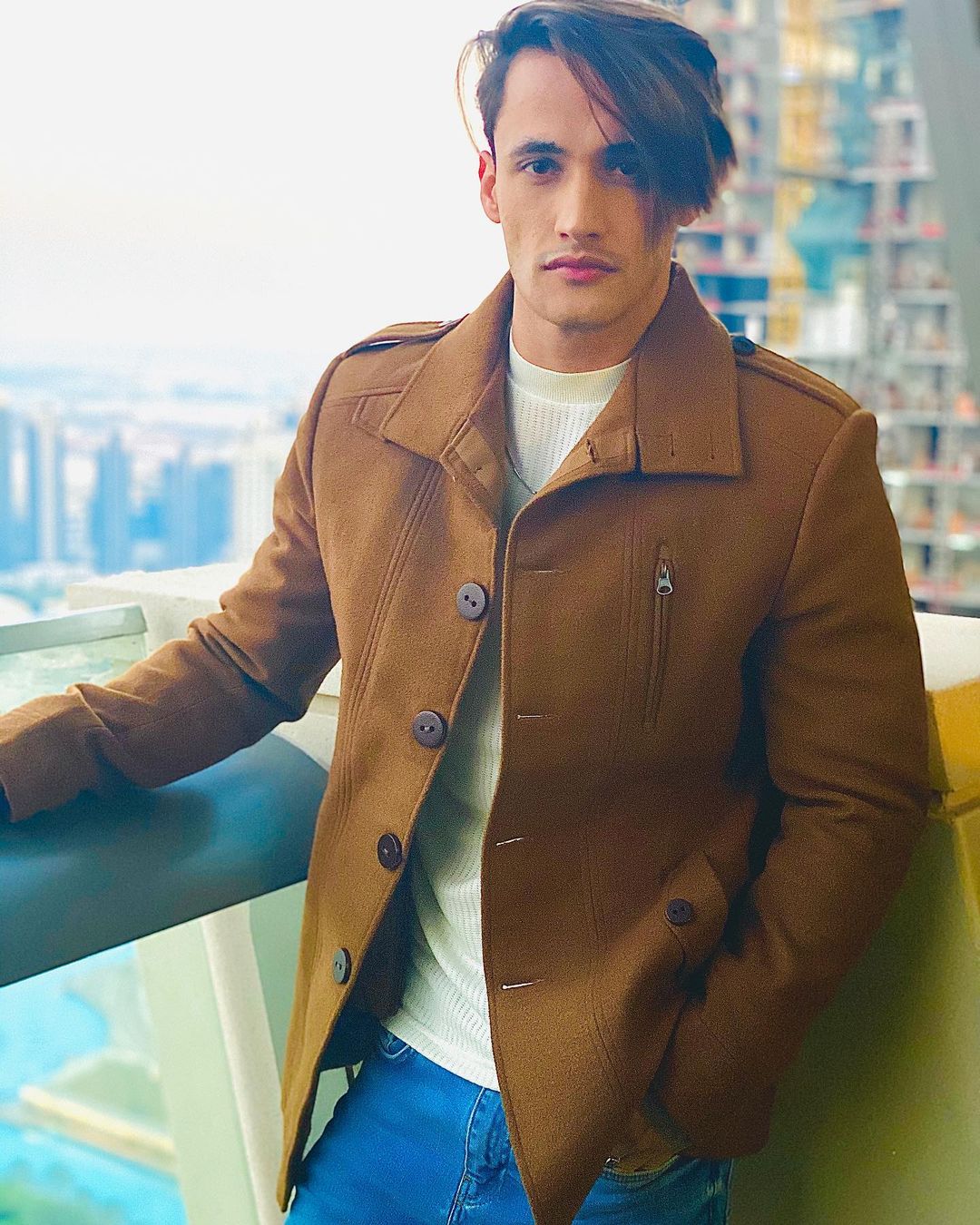 Asim Riaz Looks Dapper as He Poses in Front of Dubai Skyscrapers - News18