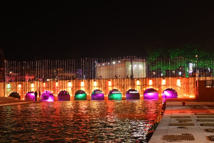 UP CM Yogi Adityanath Inaugurates 'Deepotsav' in Ayodhya; See Pics - News18