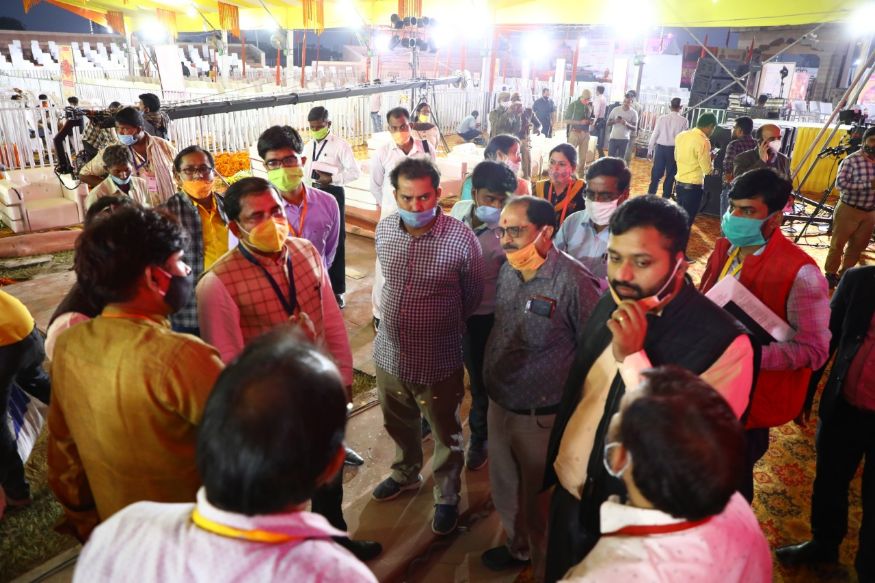 UP CM Yogi Adityanath Inaugurates 'Deepotsav' in Ayodhya; See Pics - News18